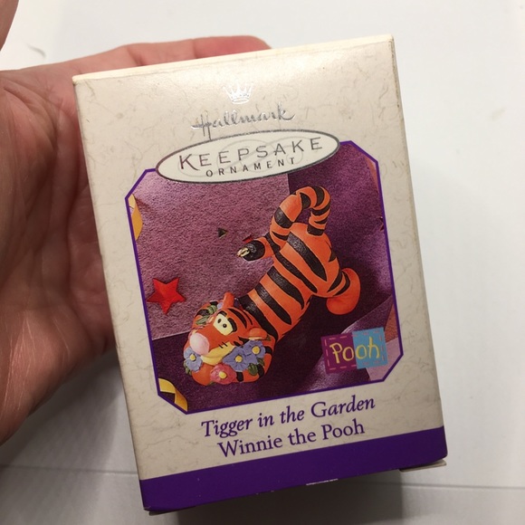 Hallmark | Holiday | Hallmark 998 Tigger In The Garden Winnie The Pooh ...